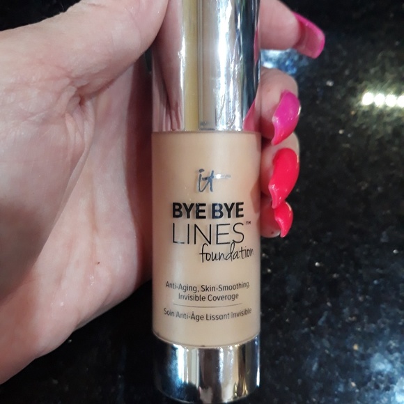 it cosmetics | Makeup | It Cosmetics Bye Bye Lines Foundation | Poshmark